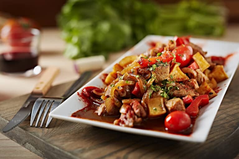 Kapsalon - a Dutch dish with flavor - Lifestyle Simply.